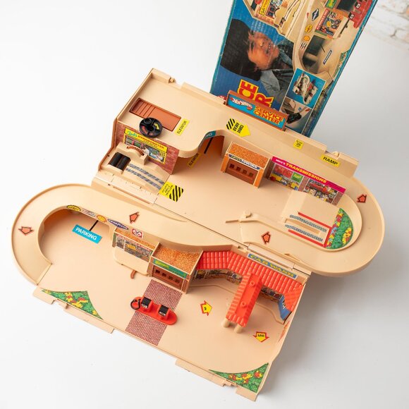 Mattel | Toys | Vintage 979 Hot Wheels Service Center Foldaway Garage ...